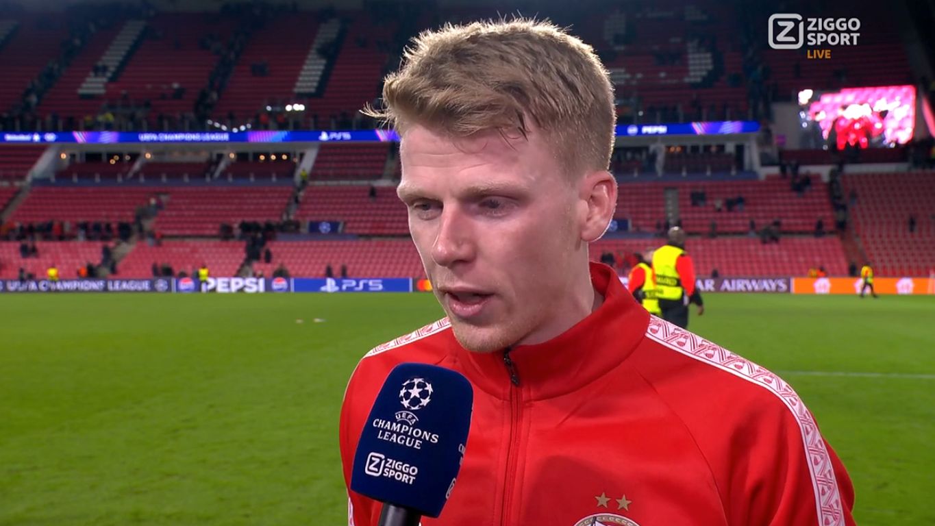 Youri Mulder is het totaal niet eens met aanvoerder Jerdy Schouten direct na PSV - Atlético ...